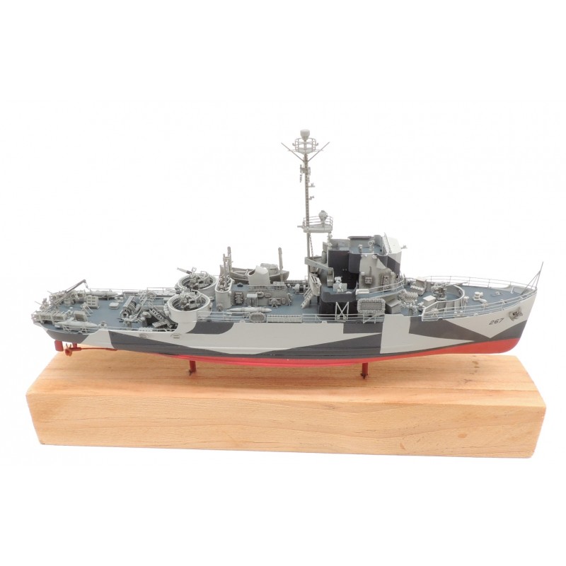 Admirable class minesweeper