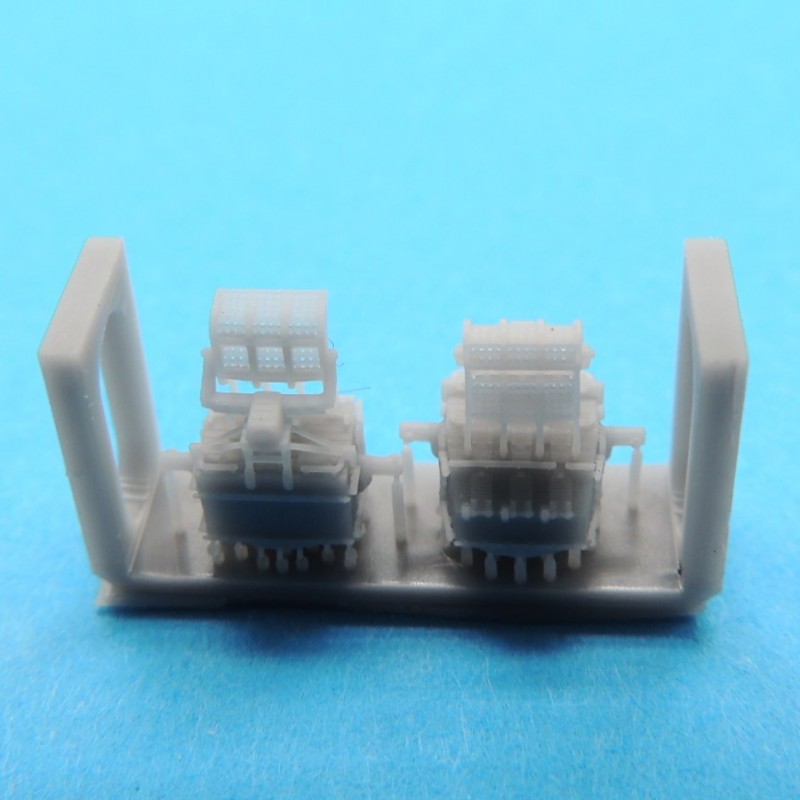 Mk.37 gun director with Mk.4 antenna (x2)