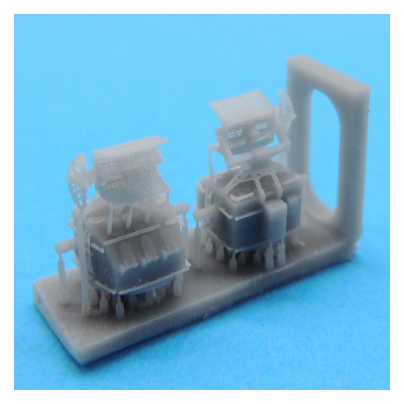 Mk.37 gun director with Mk.12 & 22 antennas (x2)