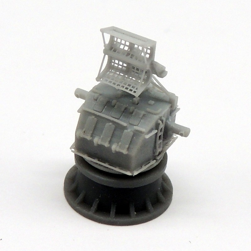 Mk.37 gun director with Mk.4 antenna (x2)