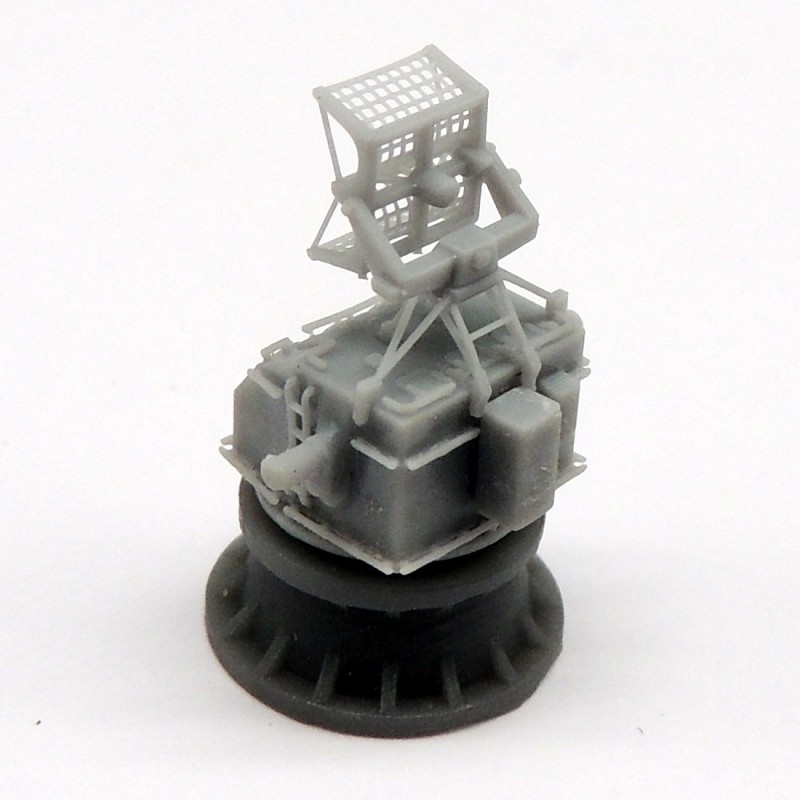 Mk.37 gun director with Mk.4 antenna (x2)