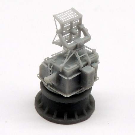 Mk.37 gun director with Mk.4 antenna (x2)
